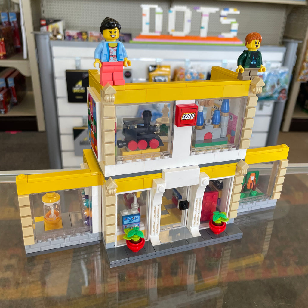 40574 LEGO Brand Store (Retired) (Previously Owned) – Bricks and Minifigs Ontario