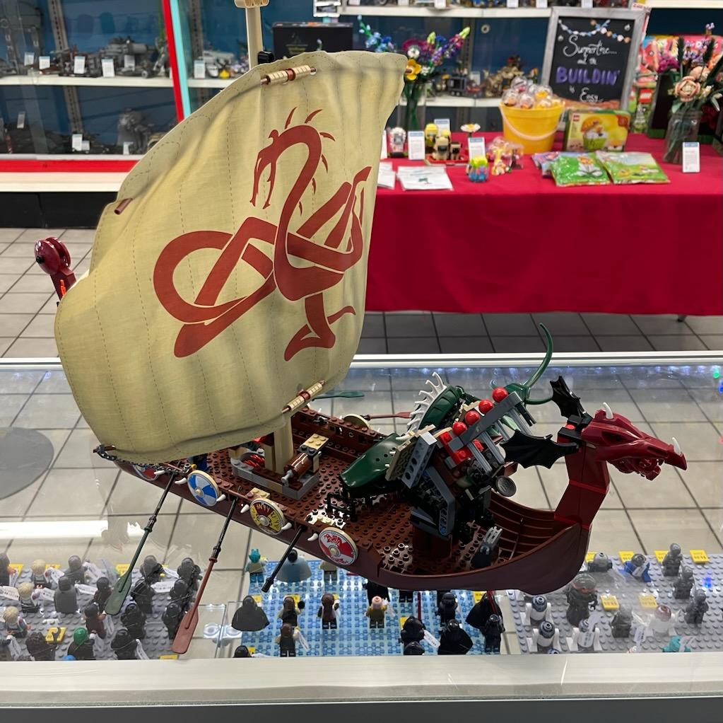 7018 LEGO Viking Ship challenges the Midgard Serpent (Retired) (Previo ...