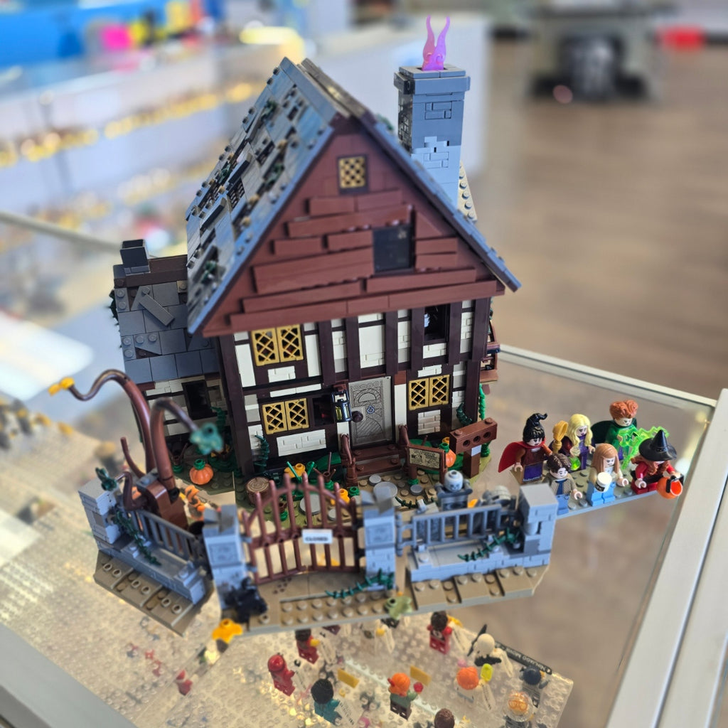 21341 Disney Hocus Pocus: The Sanderson Sisters' Cottage (Previously O ...