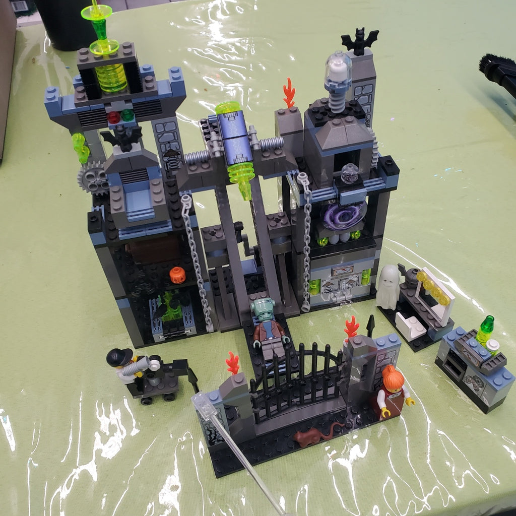 1382 Scary Laboratory (Retired) (Previously Owned) – Bricks and ...