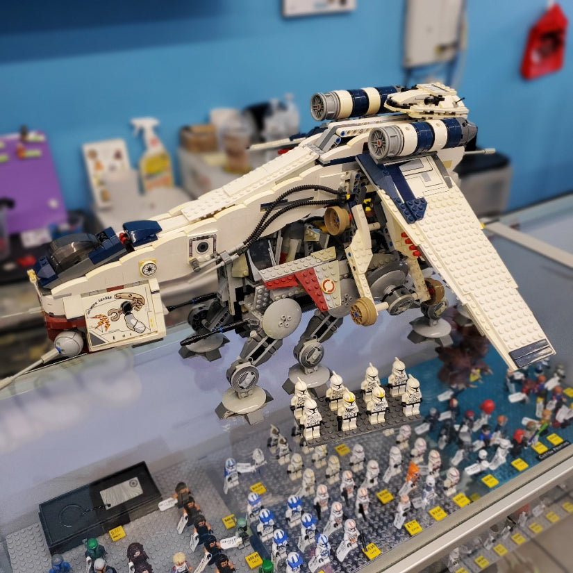 10195 LEGO Star Wars: Republic Dropship with AT-OT (Retired) (Previous ...